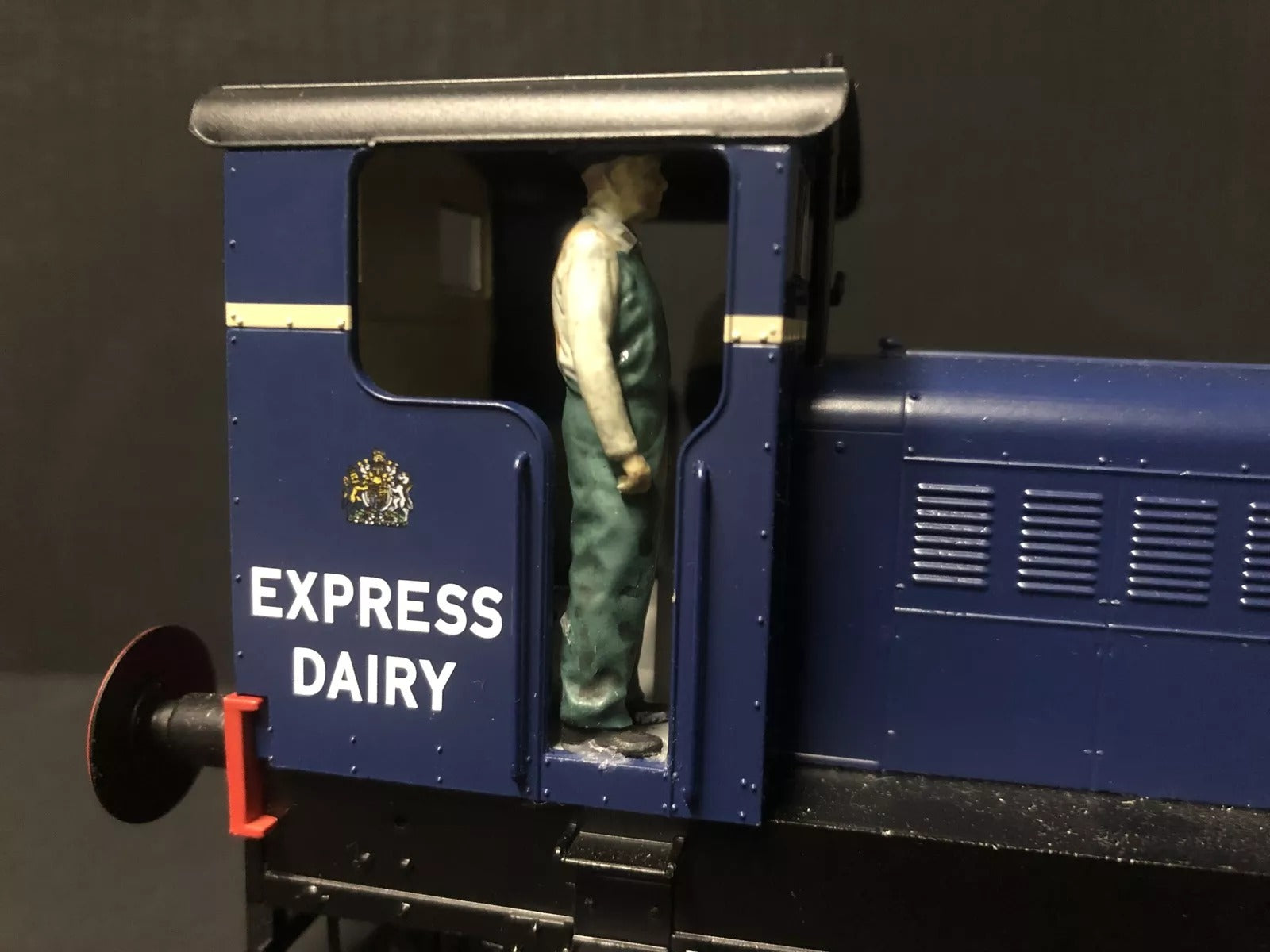 Looking for unpainted O gauge Ruston 48DS figures?